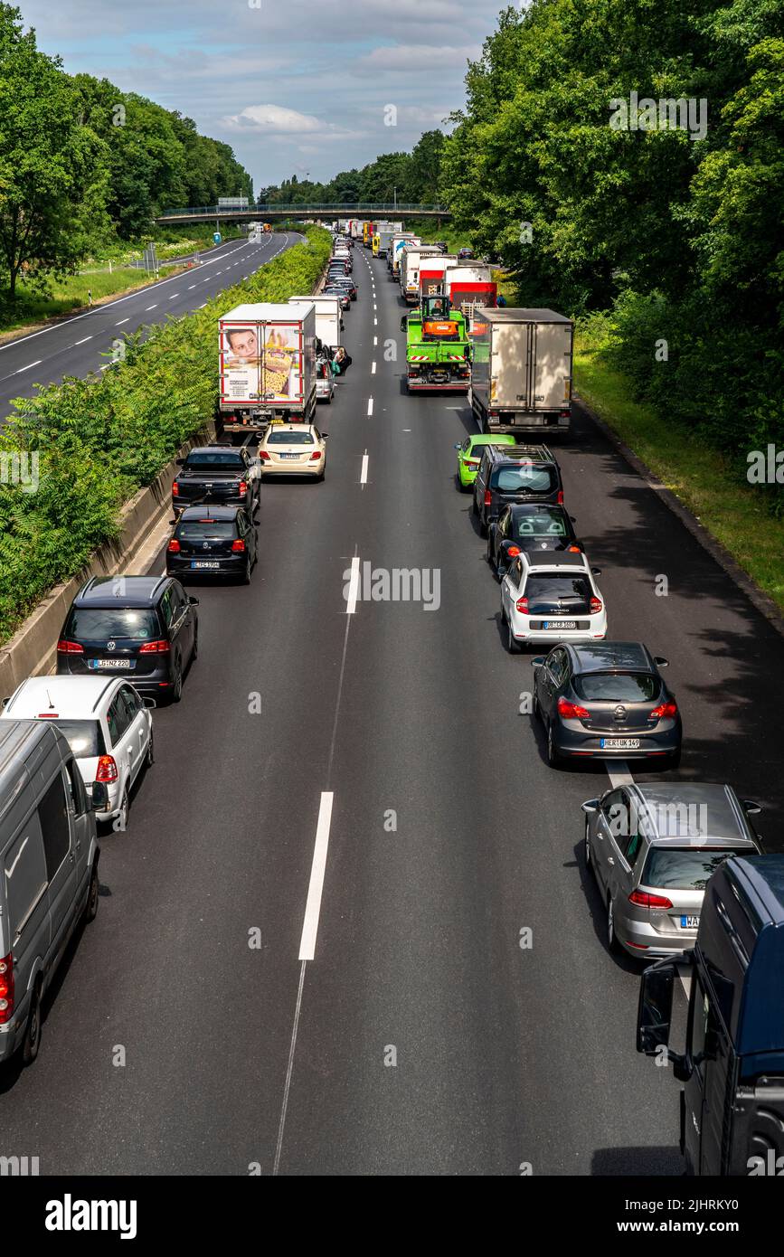 Traffic jam on the A40 motorway, near Mülheim-Winkhausen, in the ...