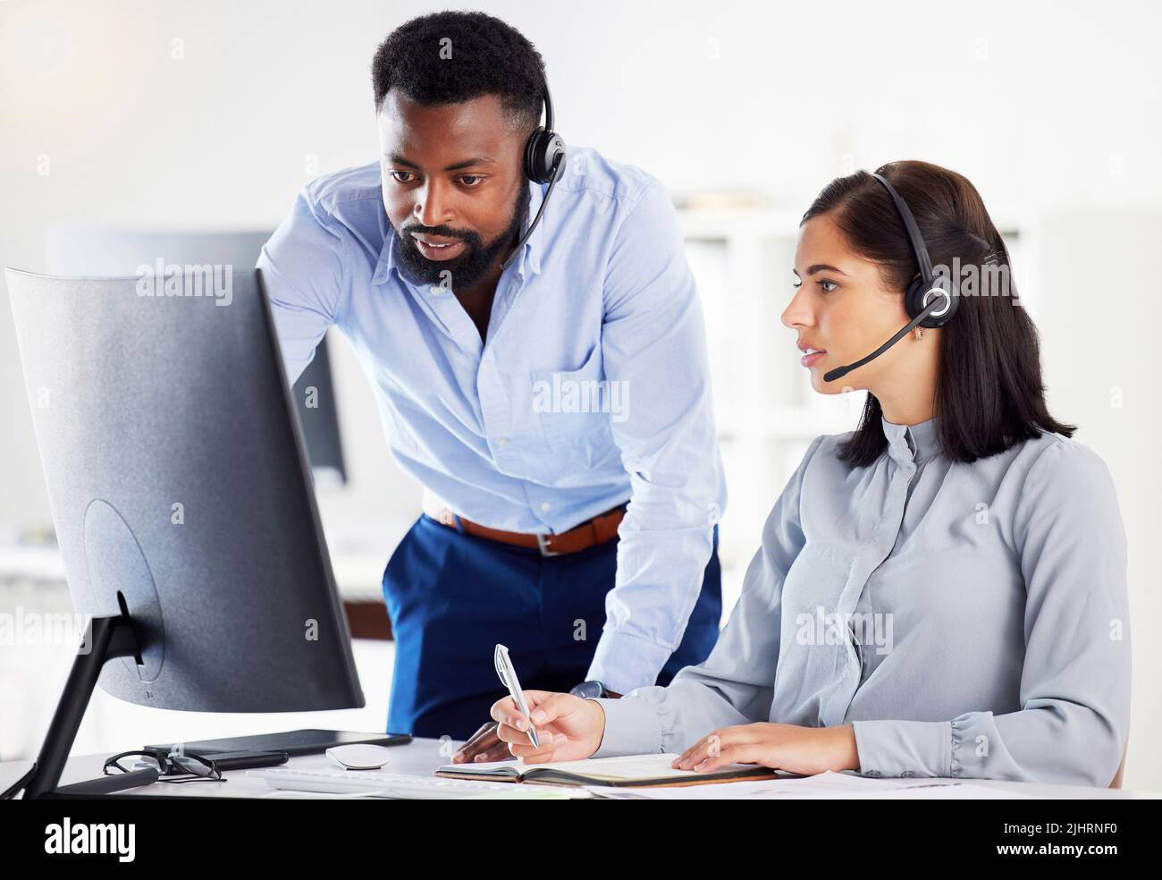 Young adult computer training hi-res stock photography and images - Alamy