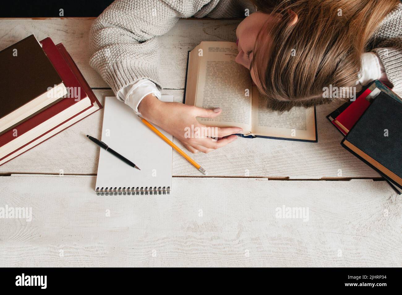 Lay table teen hi-res stock photography and images - Alamy