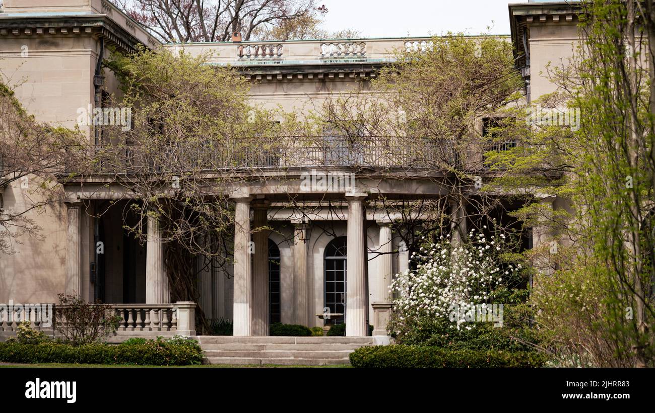 A Victorian building with large pillars surrounded by plants Stock ...