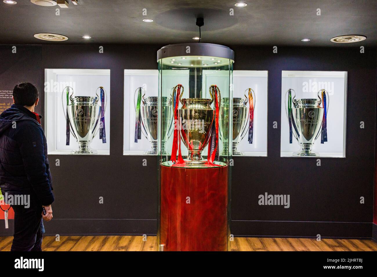 Liverpool fc premier league trophy hi-res stock photography and images ...