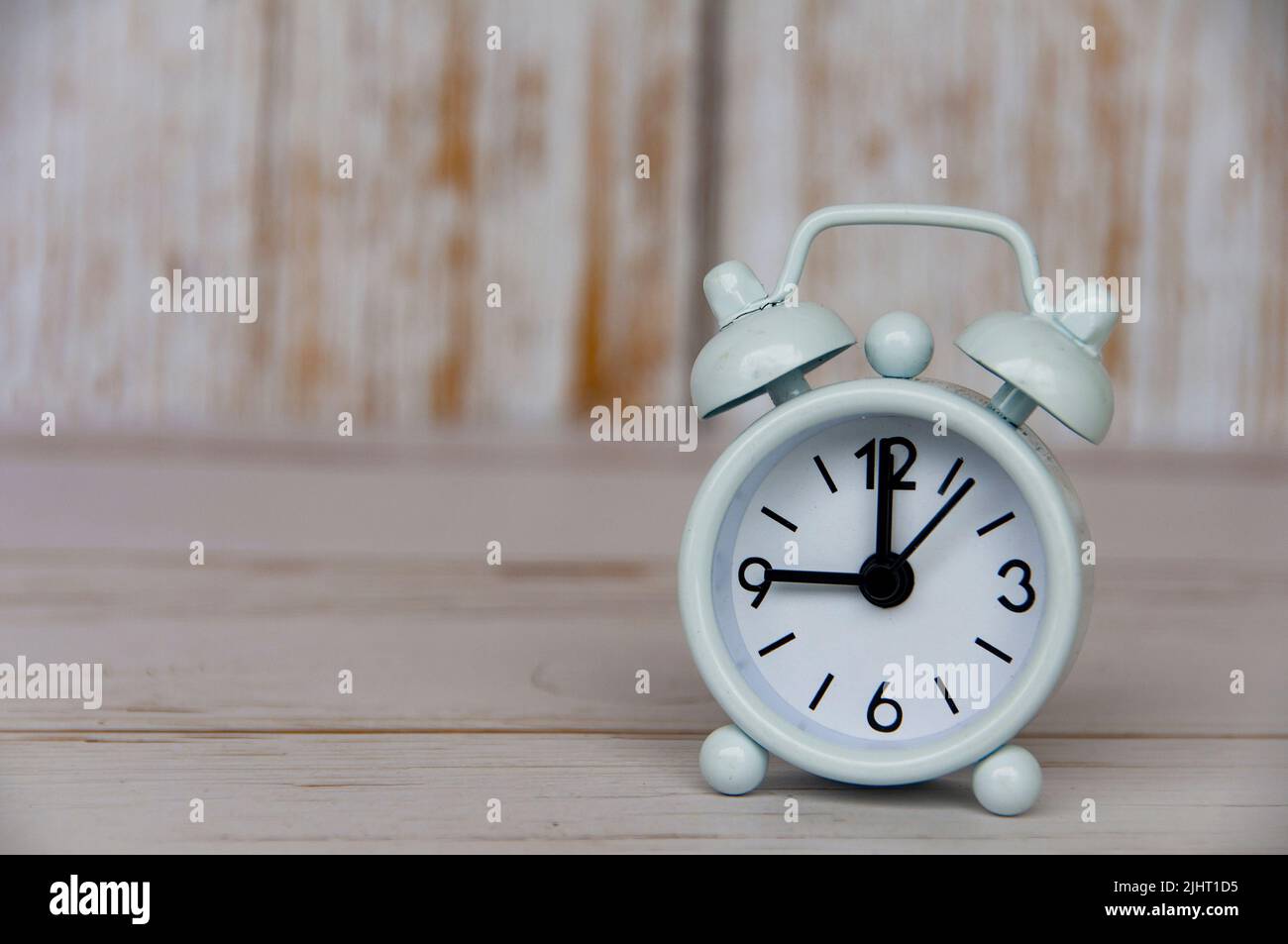 Alarm clock pointing at 9 o'clock with customizable space for ideas or ...