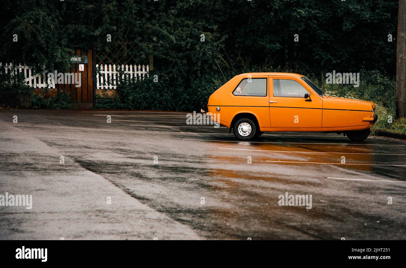 Old Three Wheel Car left on a quiet car park Stock Photo - Alamy
