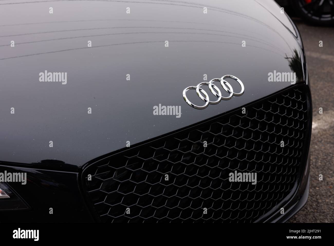 Audi r8 badge hi-res stock photography and images - Alamy