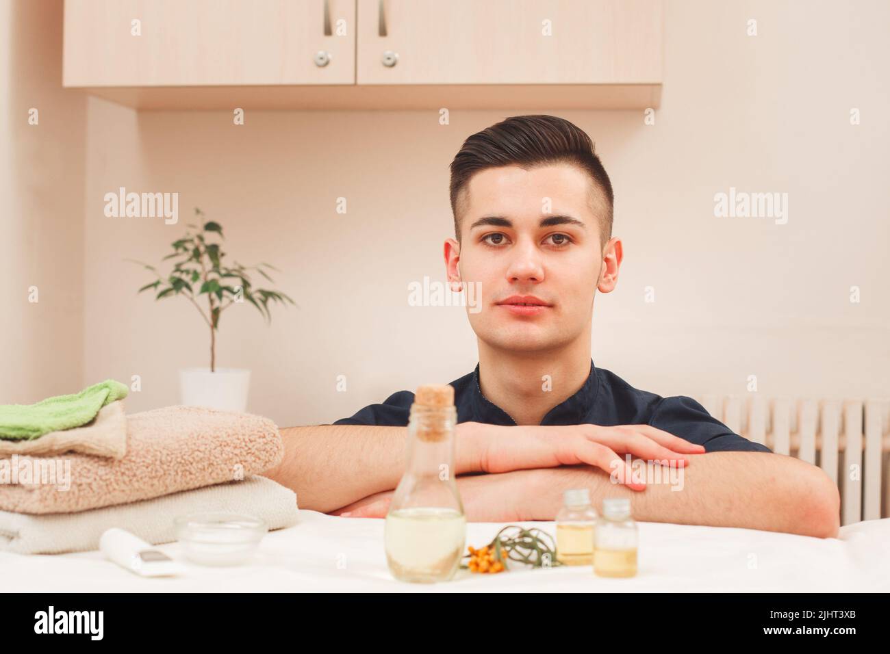 Beauty masseur hi-res stock photography and images - Alamy