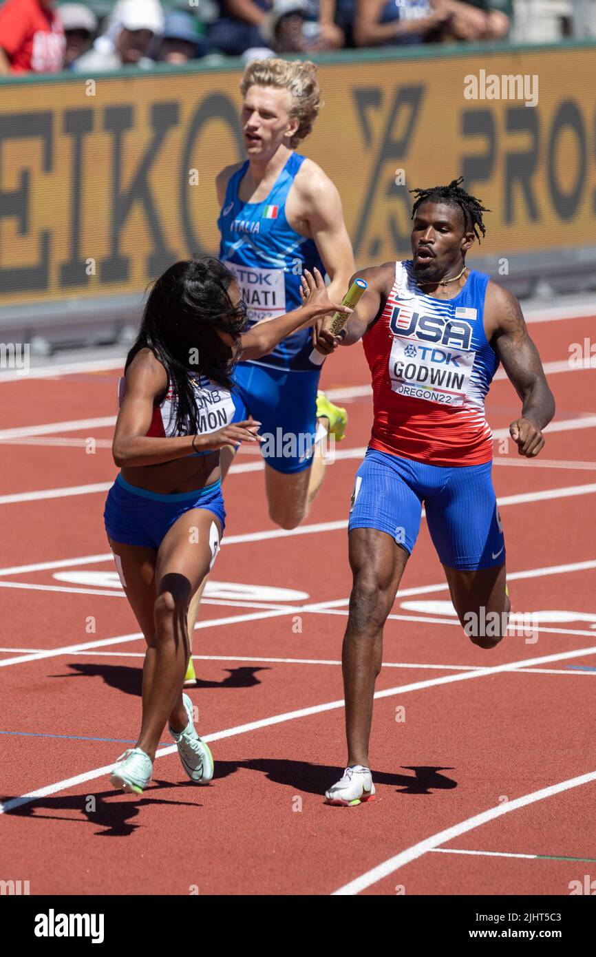 Elija Godwin passes the baton to Kennedy Simon as the USA qualifys for ...