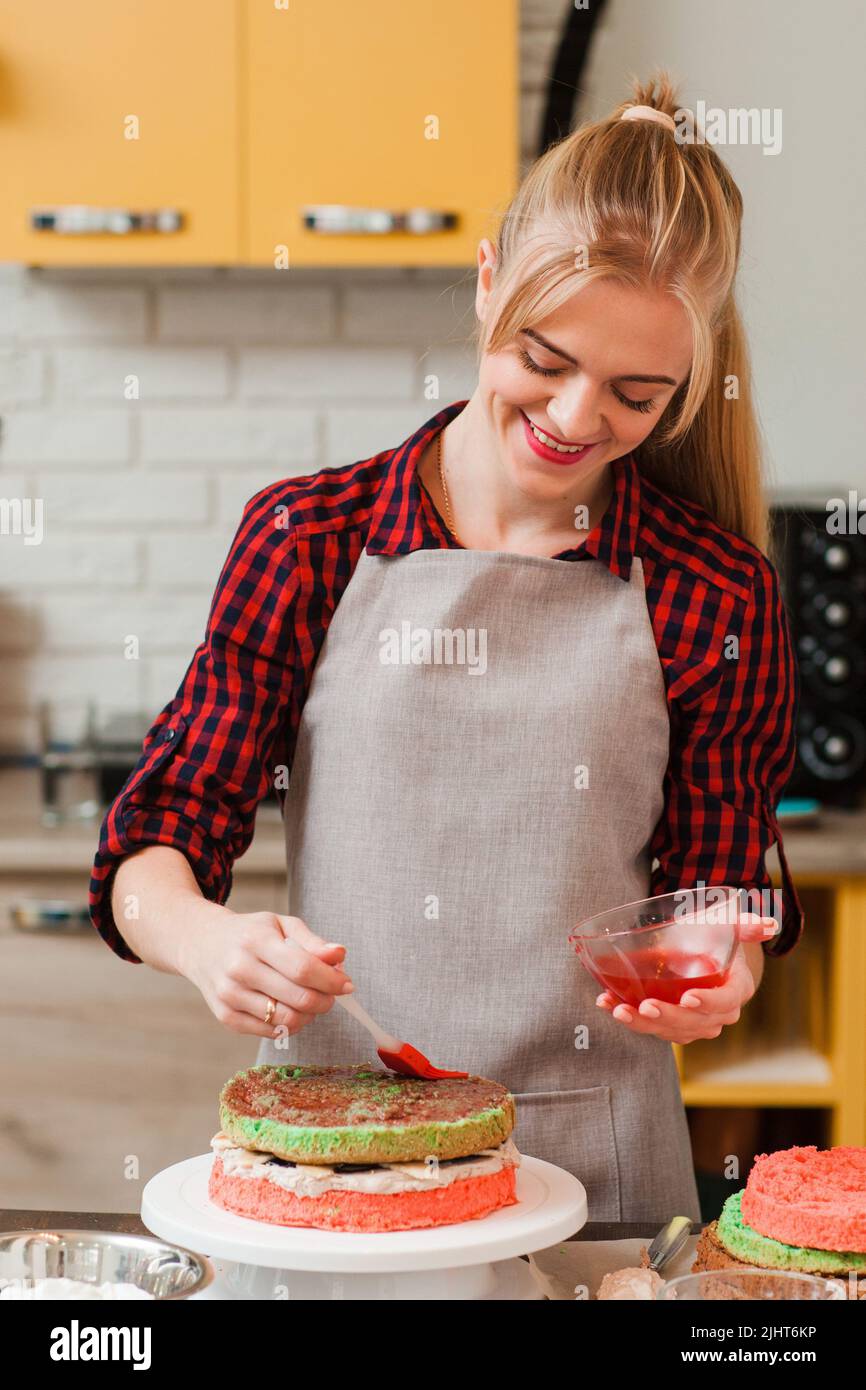 Chef cooking sweet dessert on kitchen. Cookery Stock Photo - Alamy