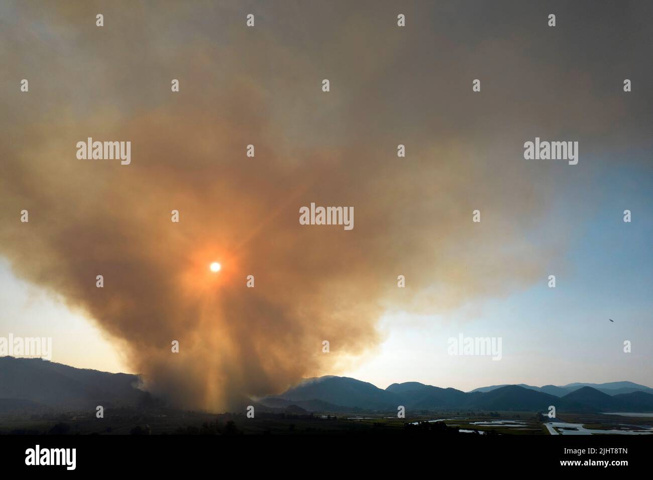 Photographic documentation of a large column of smoke caused by a ...