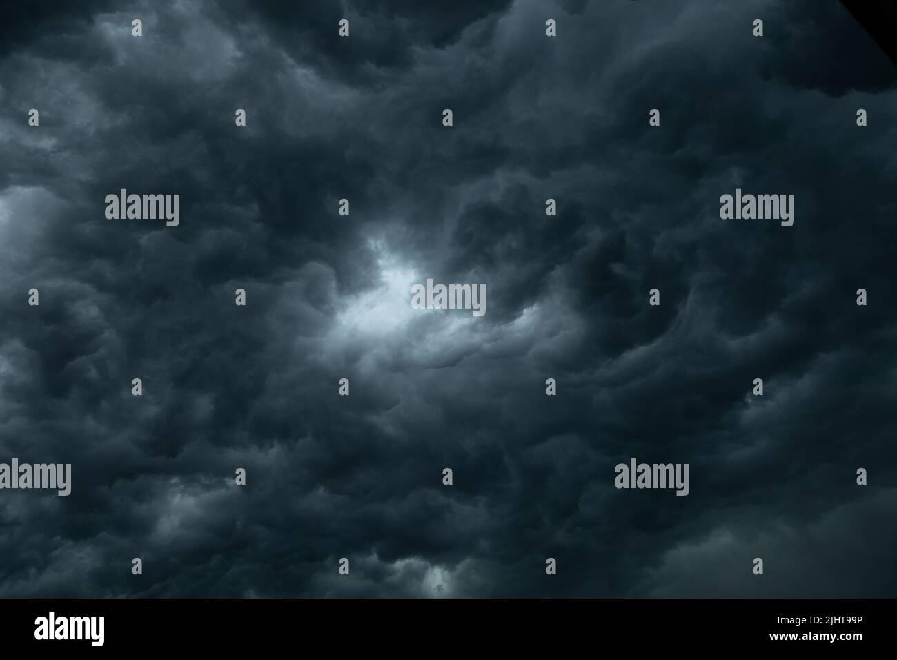 Dramatic dark clouds short before a thunderstorm and heavy rain Stock ...