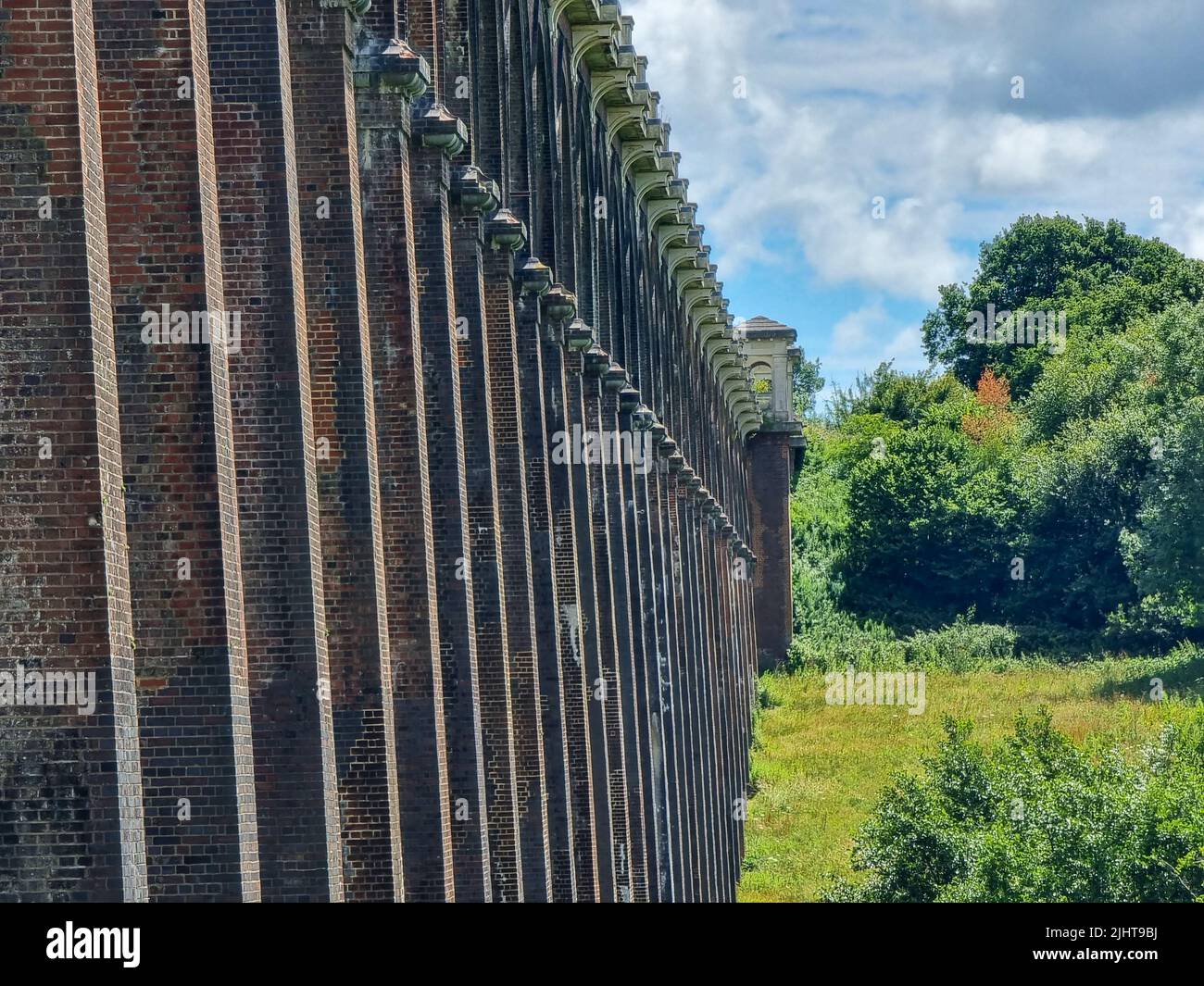 Brickwork arches hi-res stock photography and images - Alamy