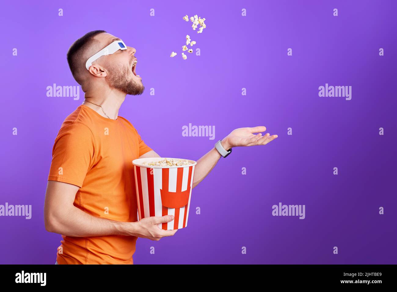 Man throwing popcorn hi-res stock photography and images - Alamy