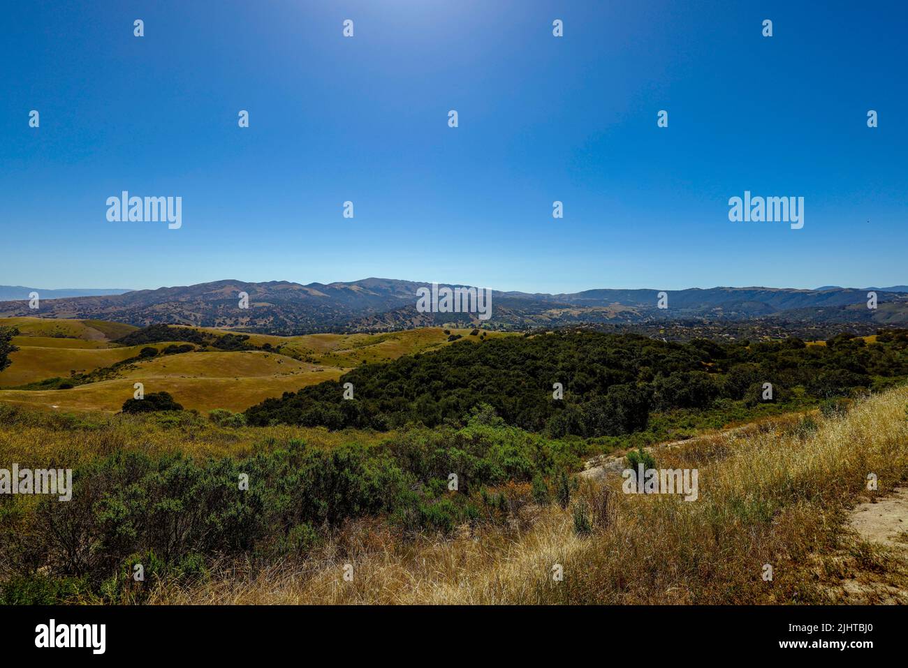 The overlook of rolling hills on a sunny day in California countryside ...