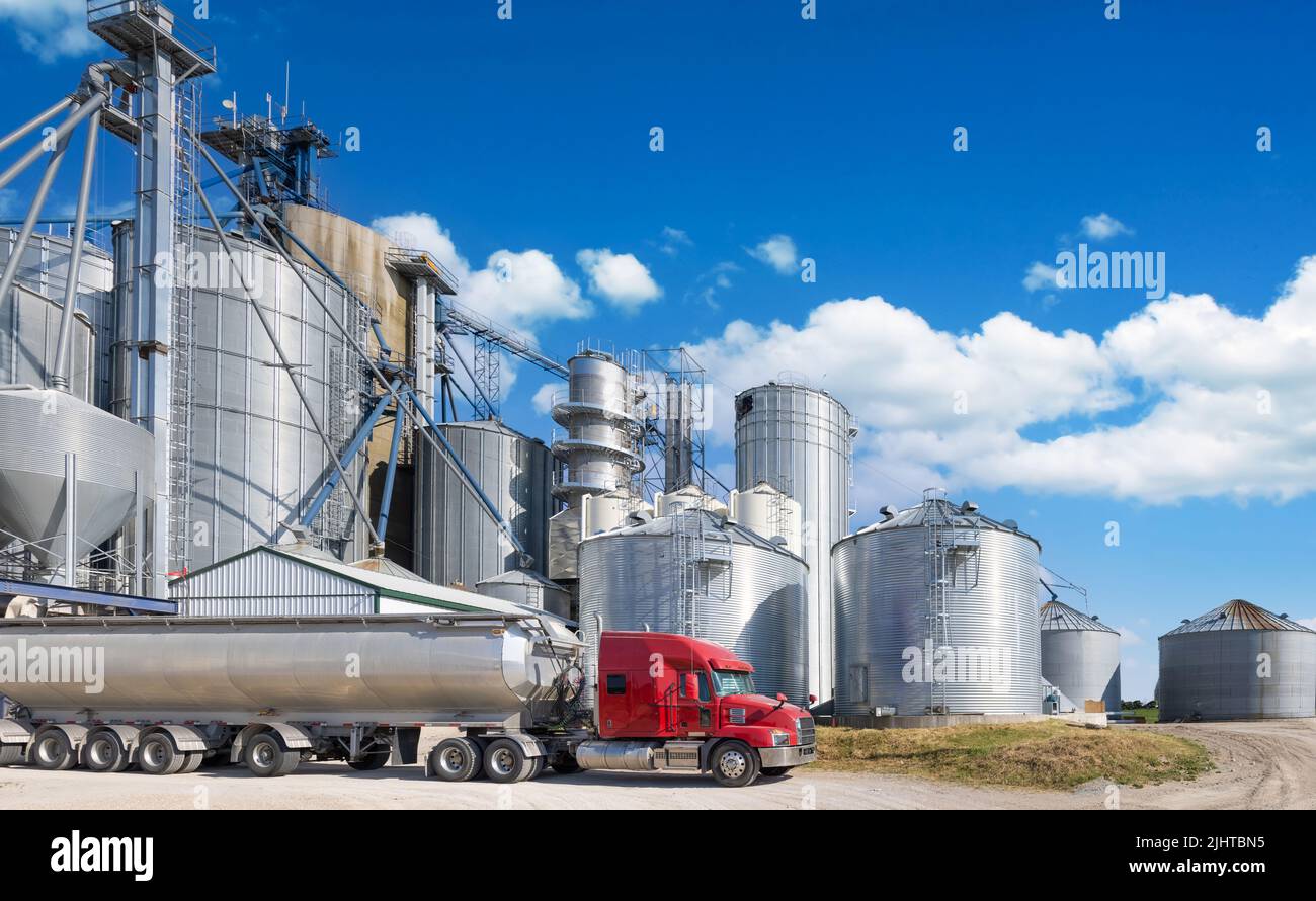 Local canadian suppliers, farms and agricultural grain silos in Ontario ...