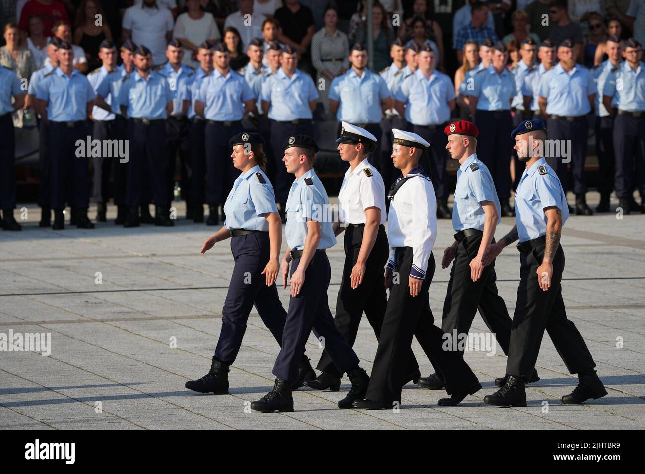 Berlin, Germany. 20th July, 2022. The delegation of recruits marches ...