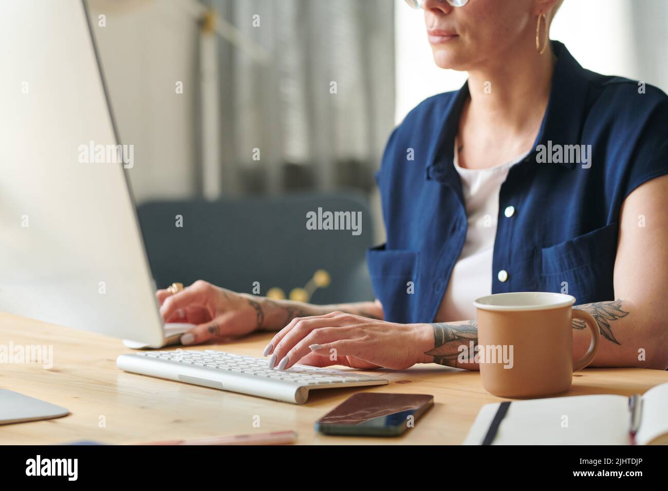 Workstation typing hi-res stock photography and images - Alamy