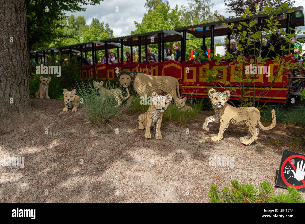 Lego brick lion hi-res stock photography and images - Alamy