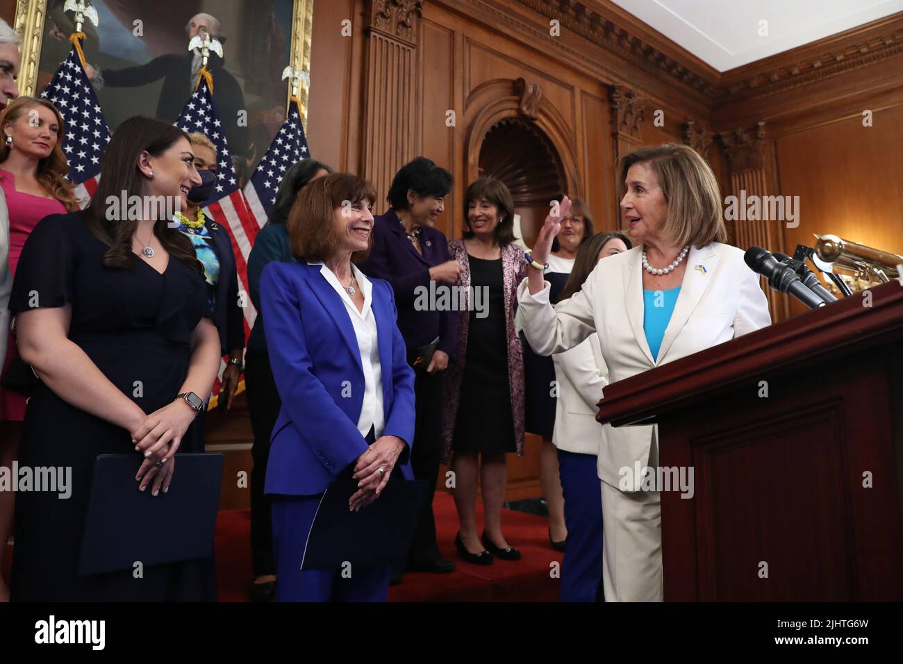US Speaker of the House Nancy Pelosi (R) participates in a press event ...