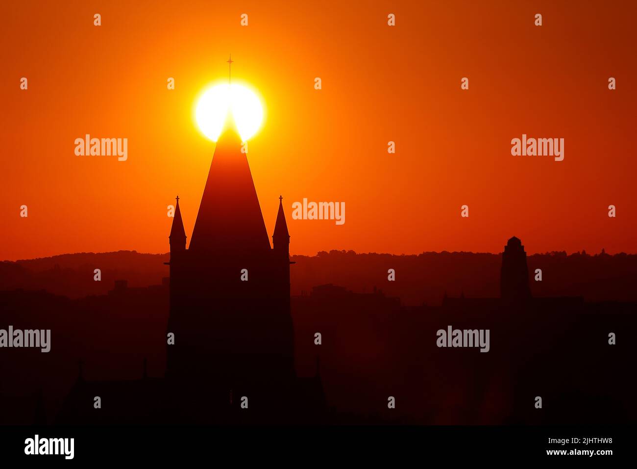 Perfectly timed shot hi-res stock photography and images - Alamy