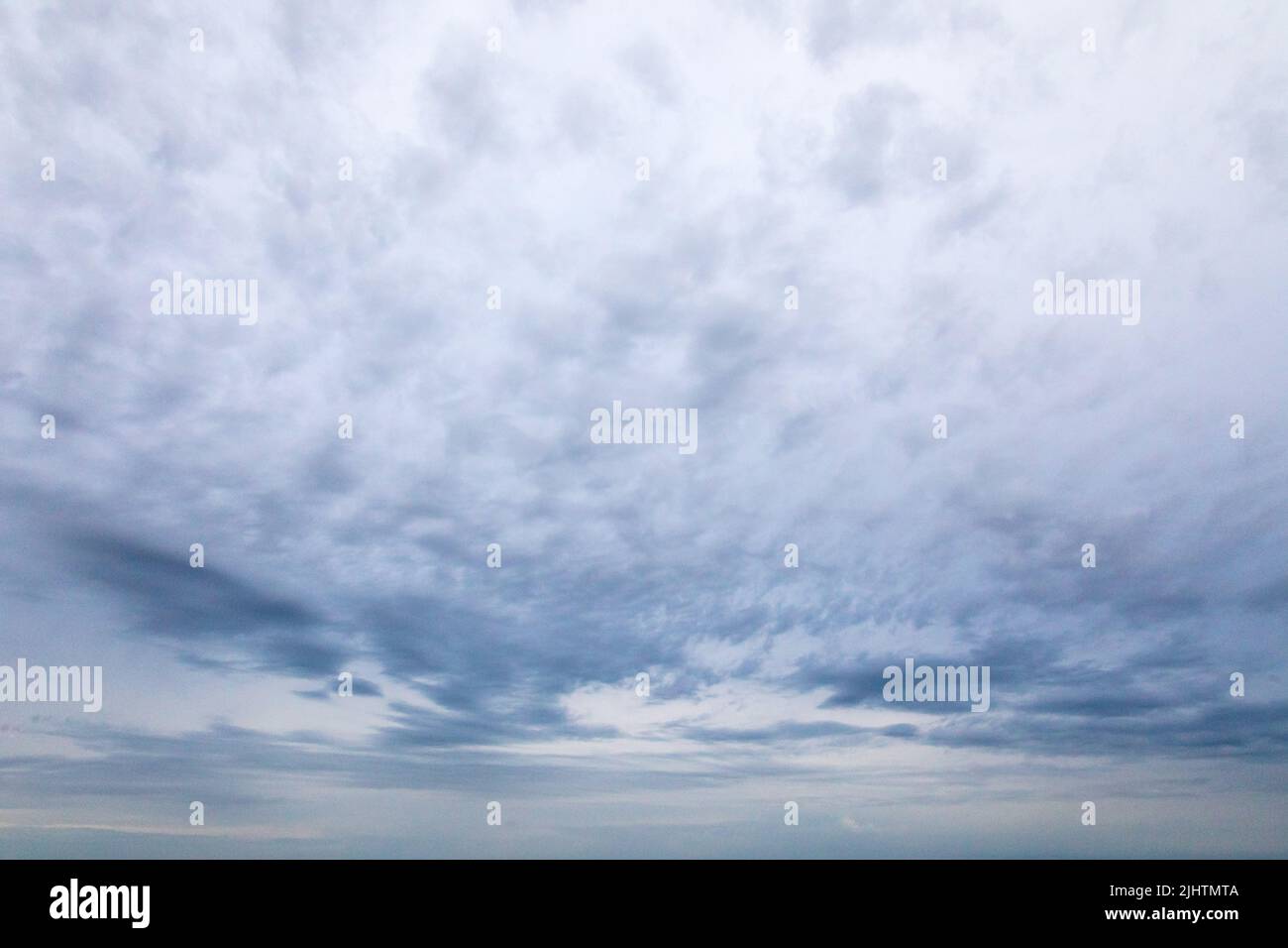 Scattered clouds sky hi-res stock photography and images - Alamy