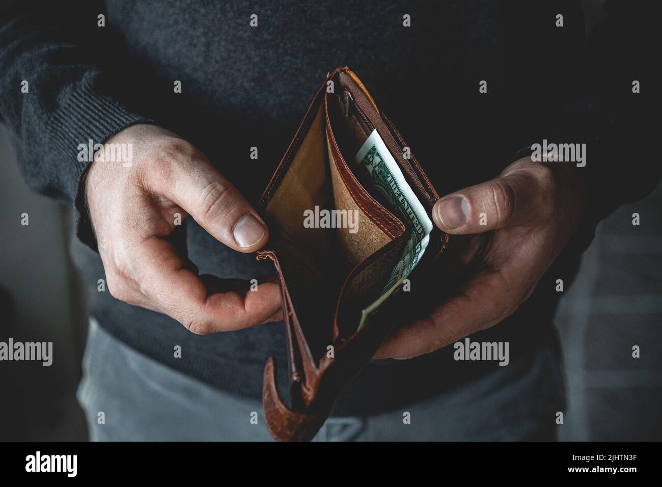 Empty wallet in hand hi-res stock photography and images - Alamy