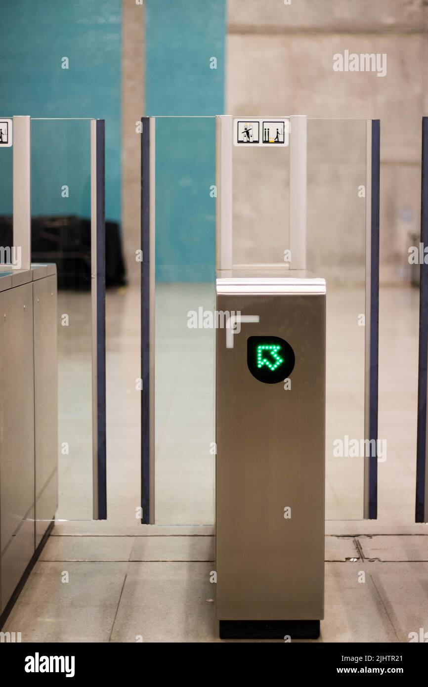 Glass barrier hi-res stock photography and images - Alamy