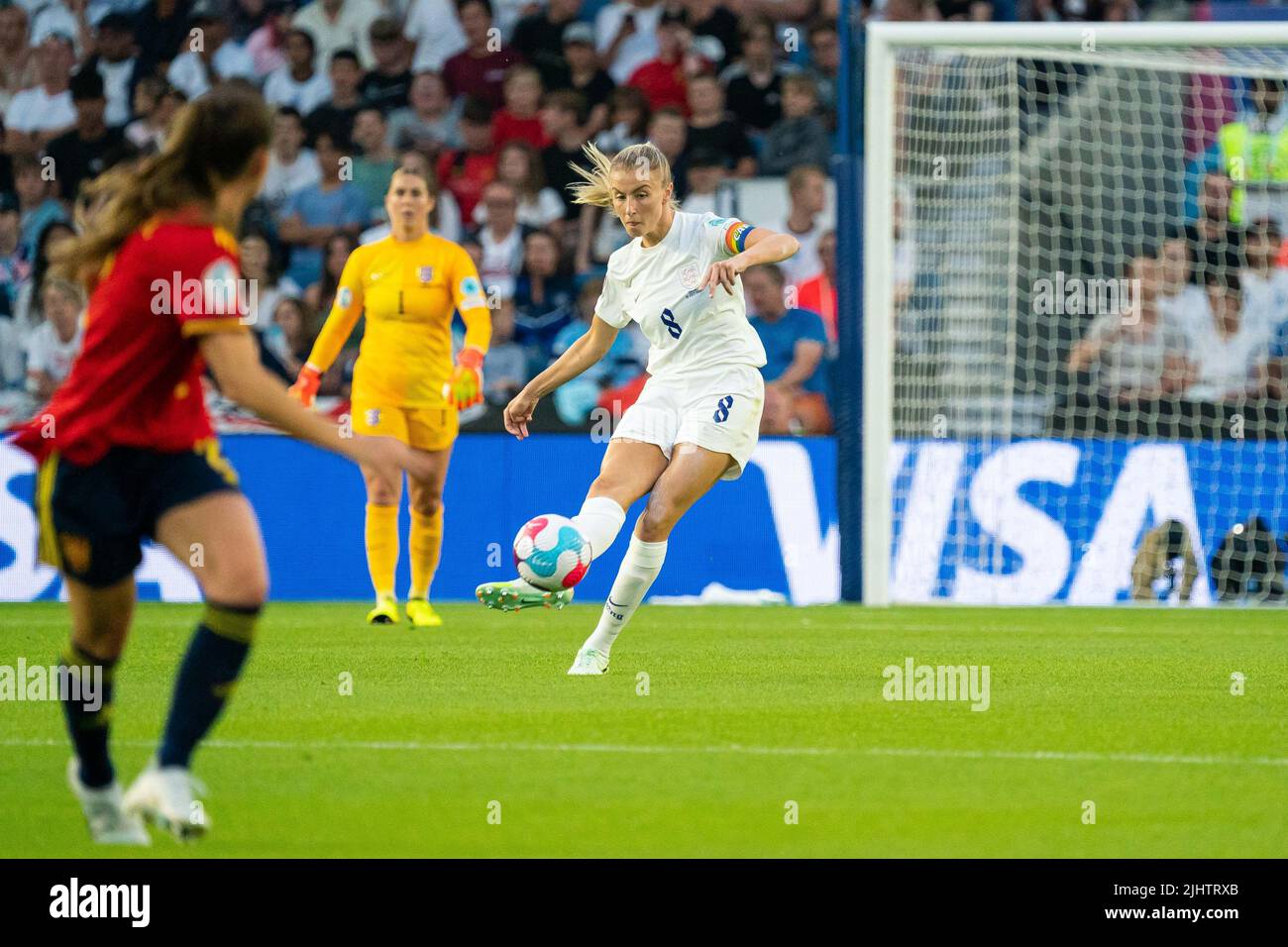 Brighton, UK. 20th July, 2022. Leah Williamson (8 England) playing a ...