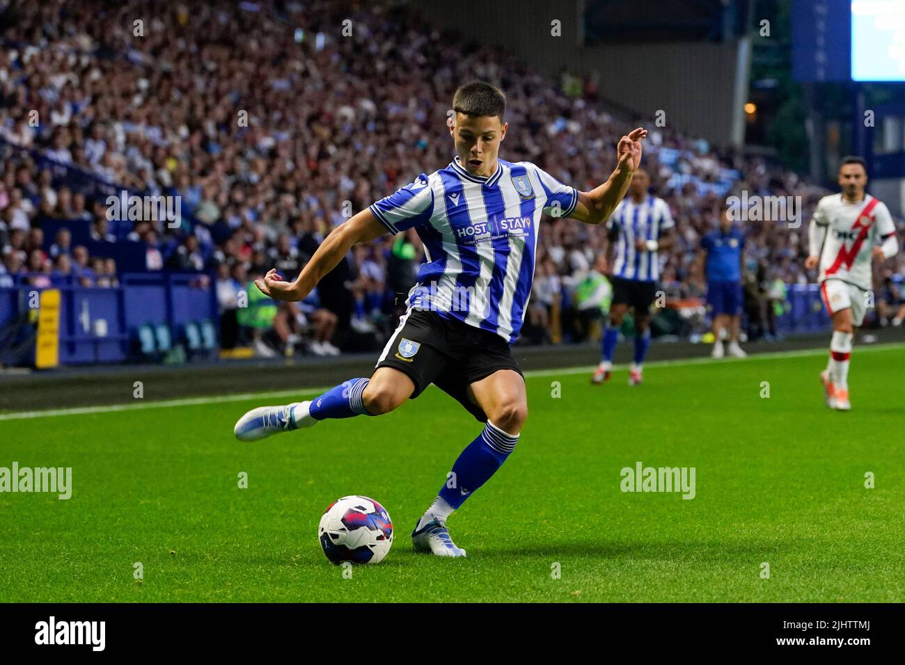 Alex Hunt #29 of Sheffield Wednesday crosses the ball Stock Photo - Alamy