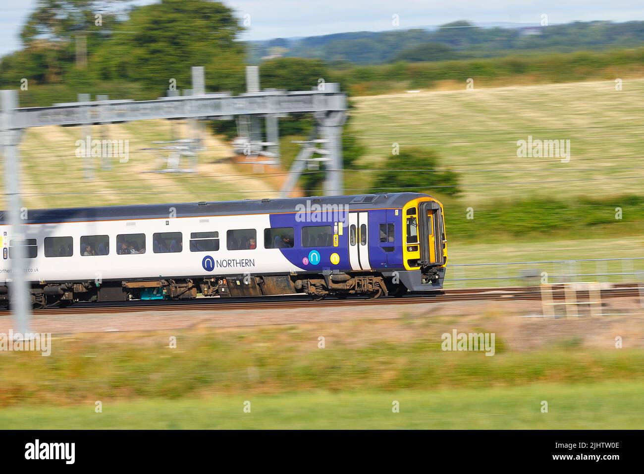 Arriva rail north rail class 158 hi-res stock photography and images ...