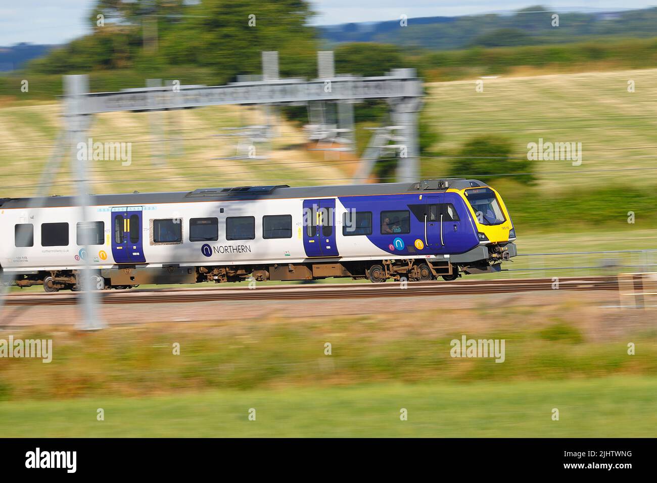 Fast moving british rail class 185 hi-res stock photography and images ...
