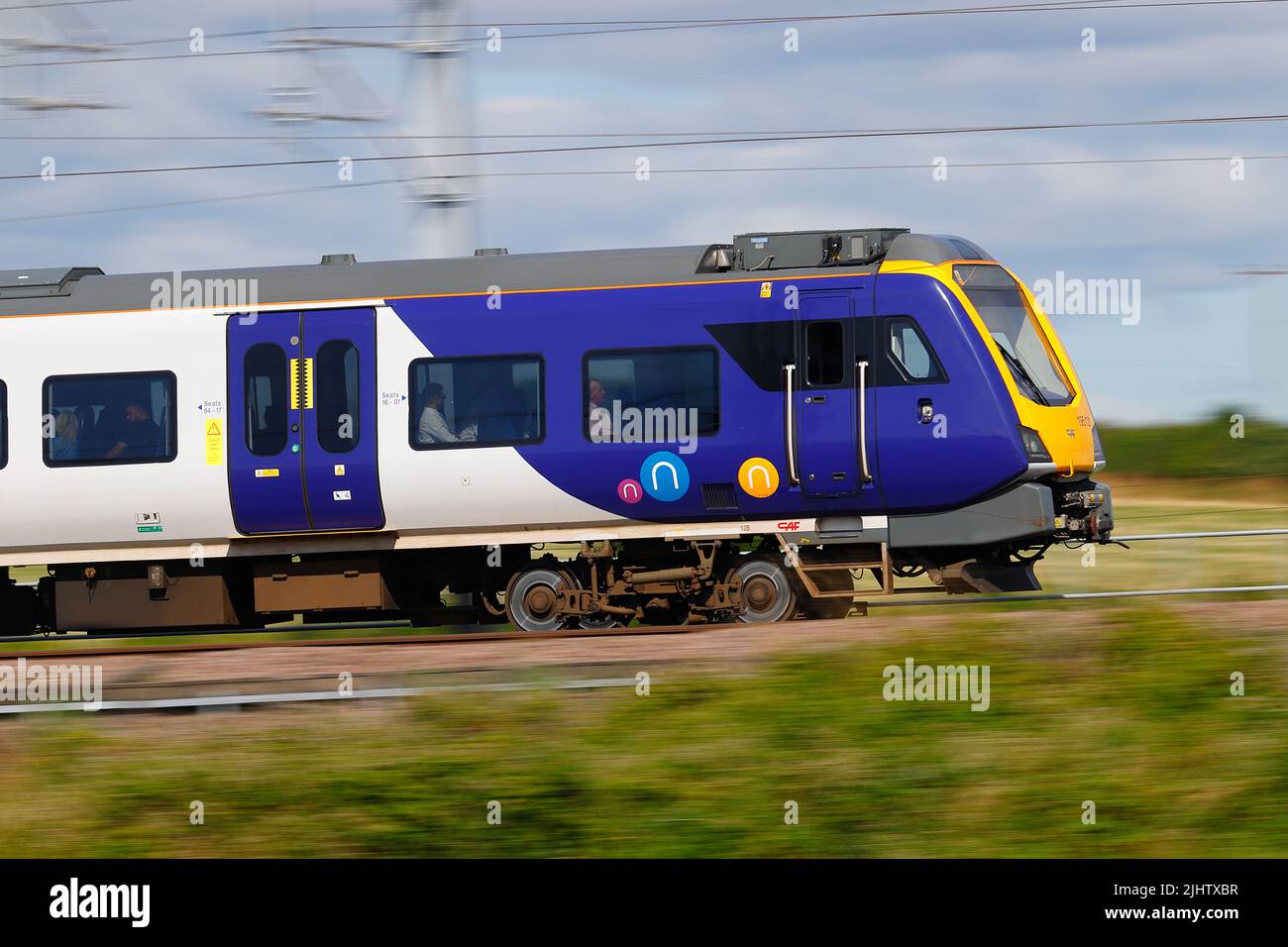 Fast moving british rail class 185 hi-res stock photography and images ...