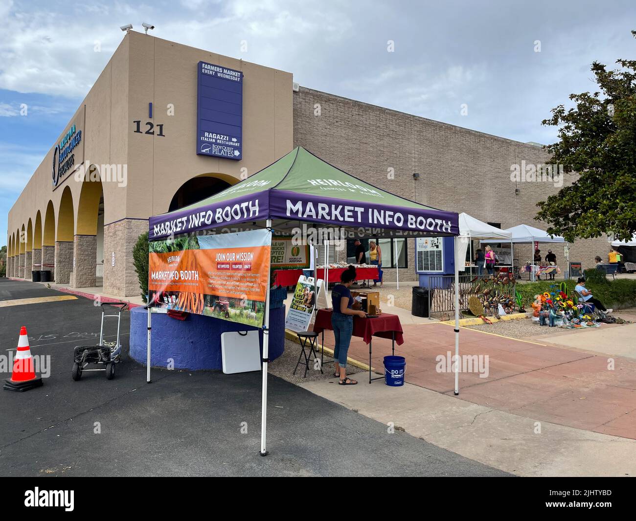 Weekly heirloom farmers market in Green Valley, Arizona Stock Photo - Alamy