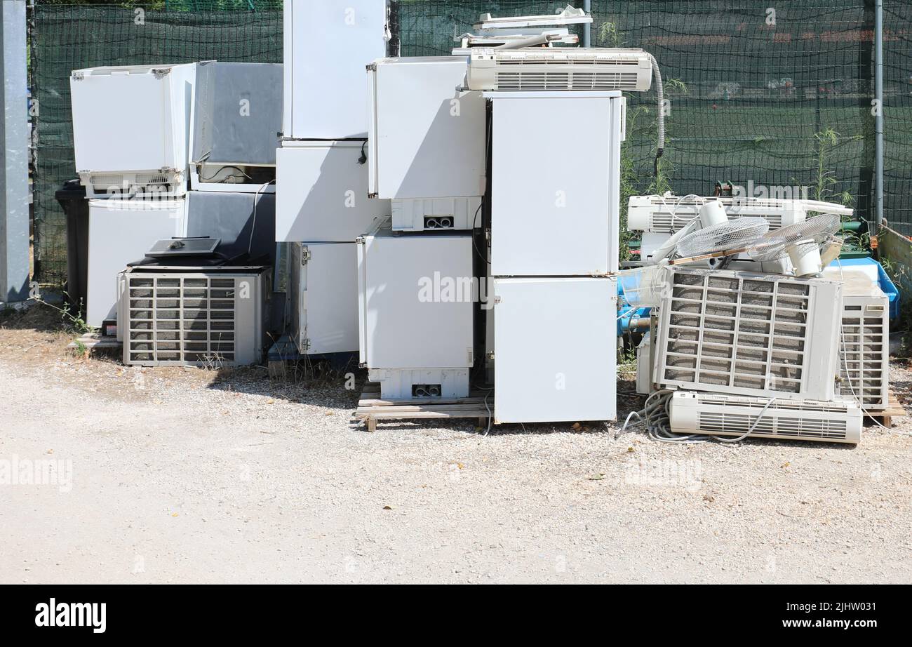 recycler landfill for the separate collection of bulky broken ...