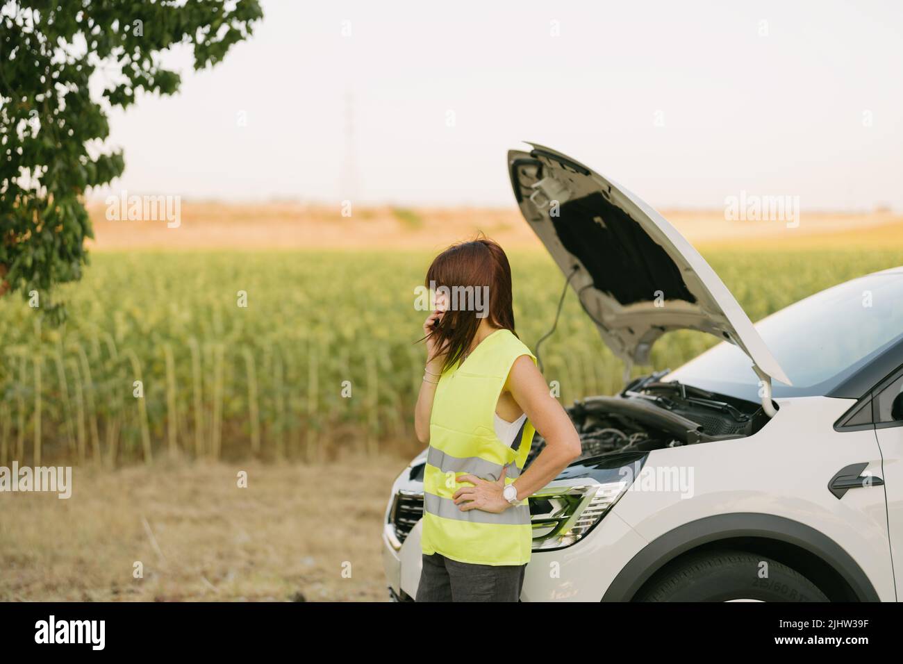 Car breakdown hi-res stock photography and images - Alamy