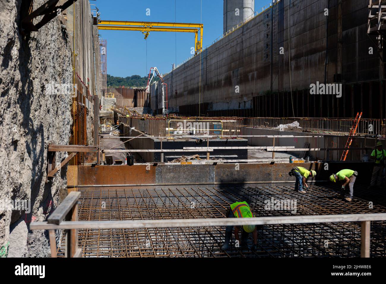 Construction workers tying reinforcing steel for the upstream miter ...