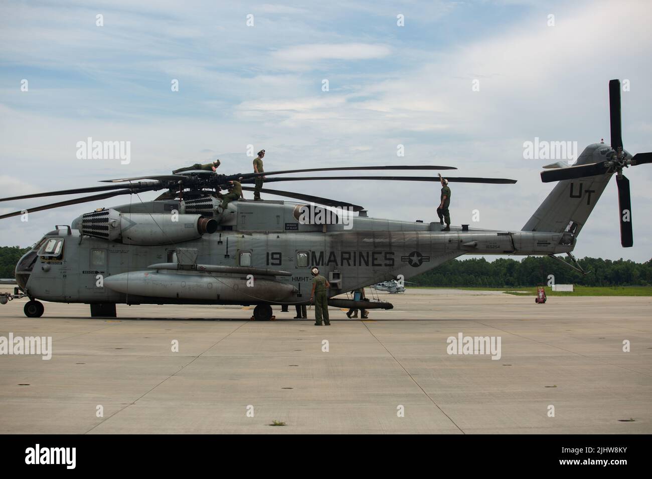 U.S. Marine Corps CH-53K King stallion mechanics, Marine Heavy ...