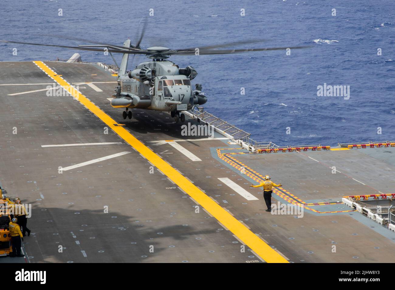 220718-N-CM110-1229 PACIFIC OCEAN (July 18, 2022) – An CH-53 Sea ...