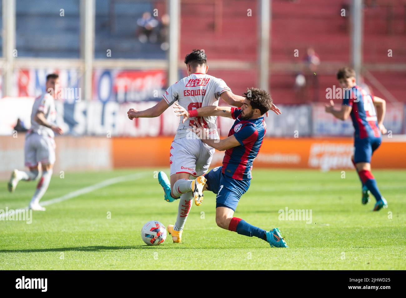 Lucas Esquivel (L) of Union and Ezequiel Cerutti (R) of San Lorenzo ...