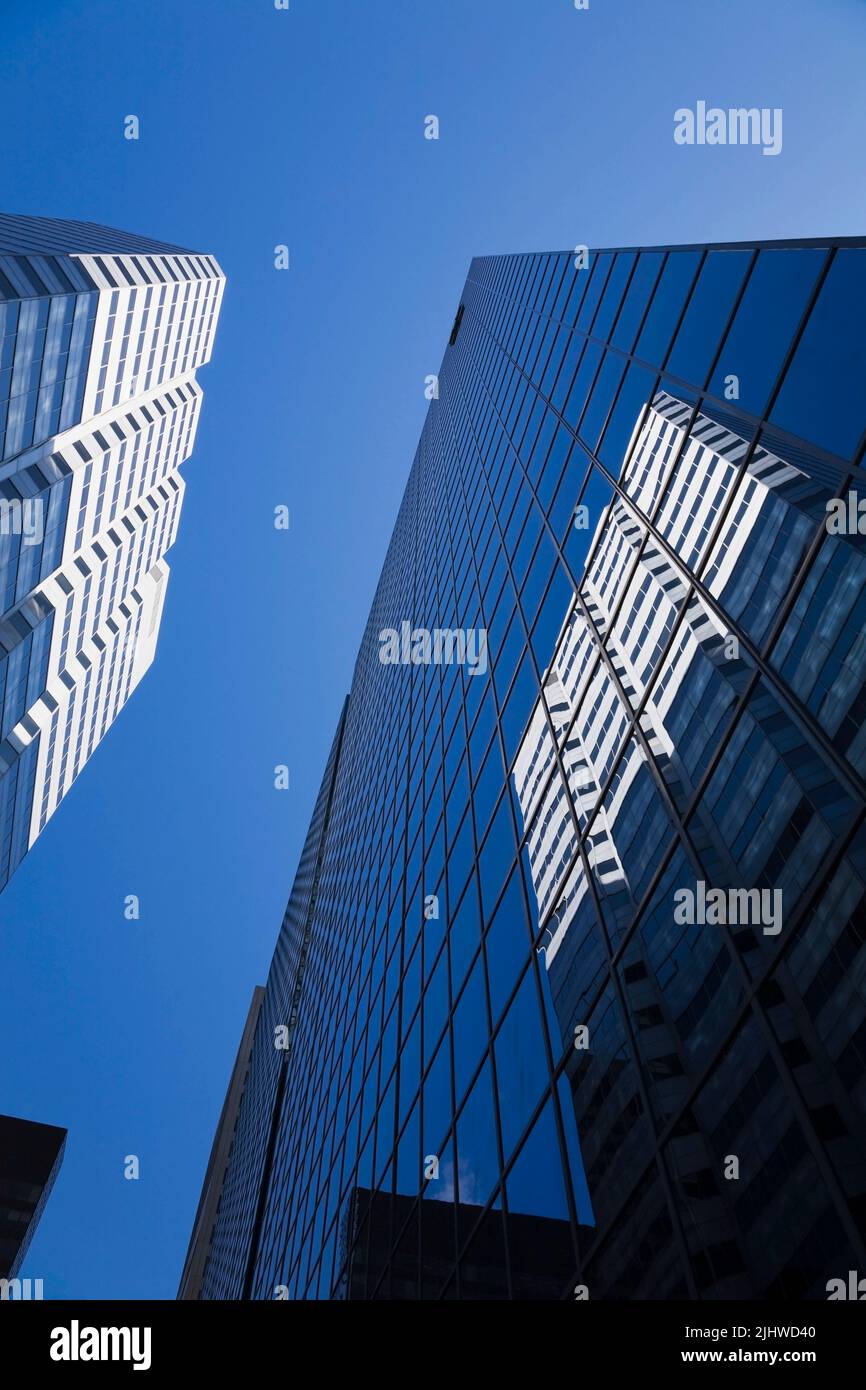 Silver cladded buildings hi-res stock photography and images - Alamy