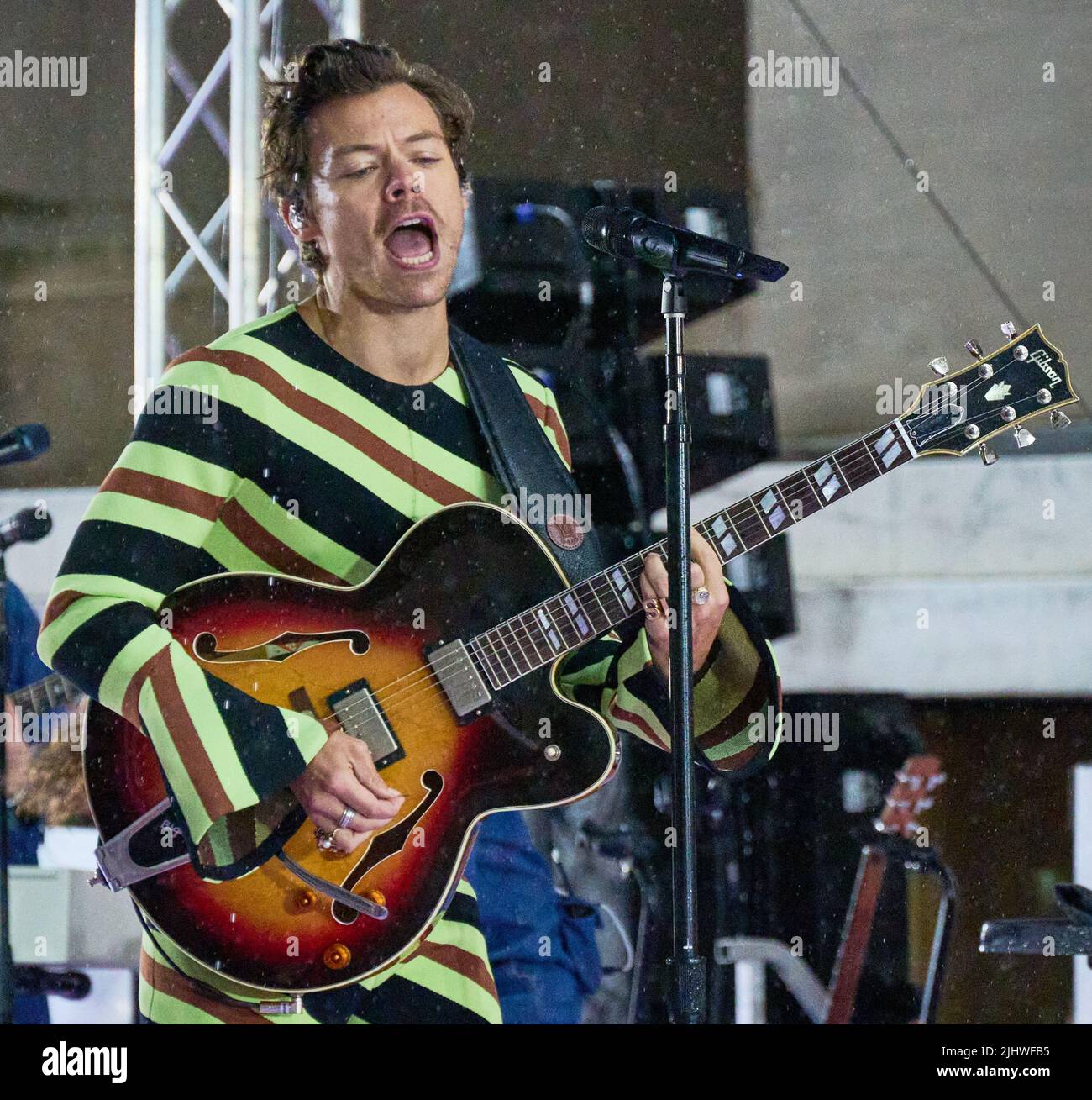 Harry styles singer 2022 hi-res stock photography and images - Alamy