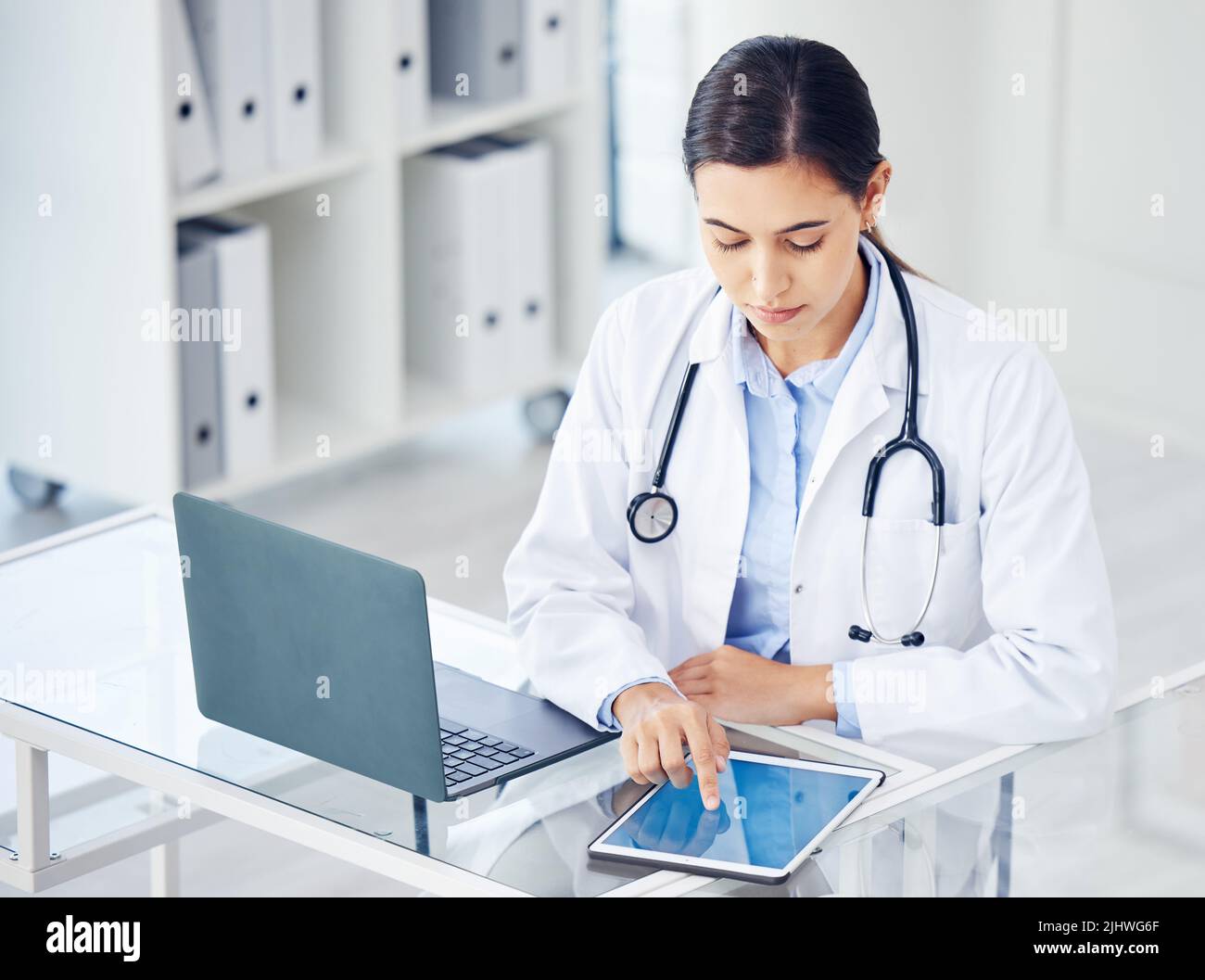 Online doctor consultations hi-res stock photography and images - Alamy
