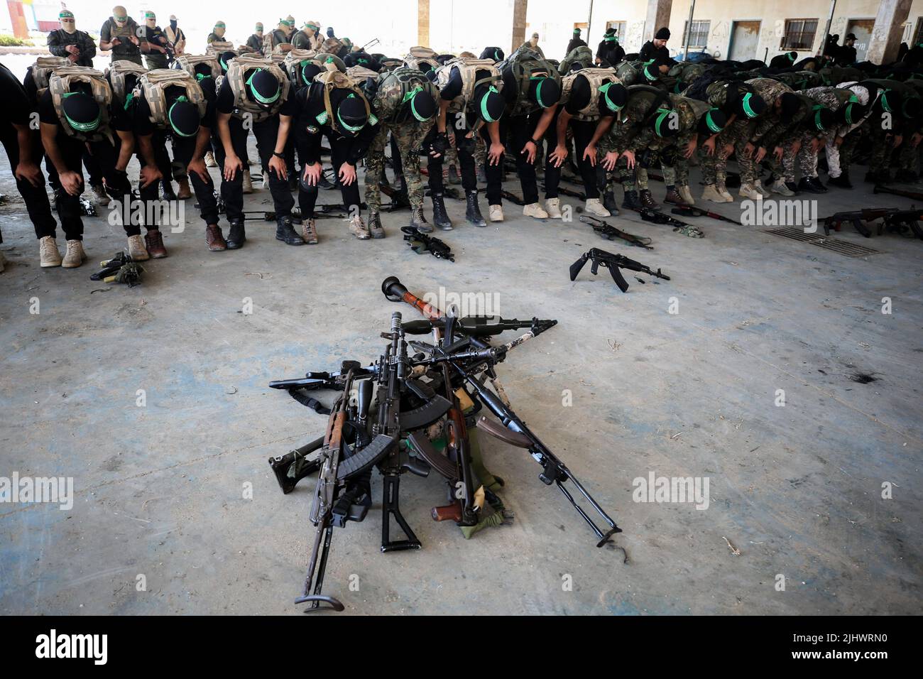 Members of the Izz al-Din al-Qassam Brigades, the military wing of ...