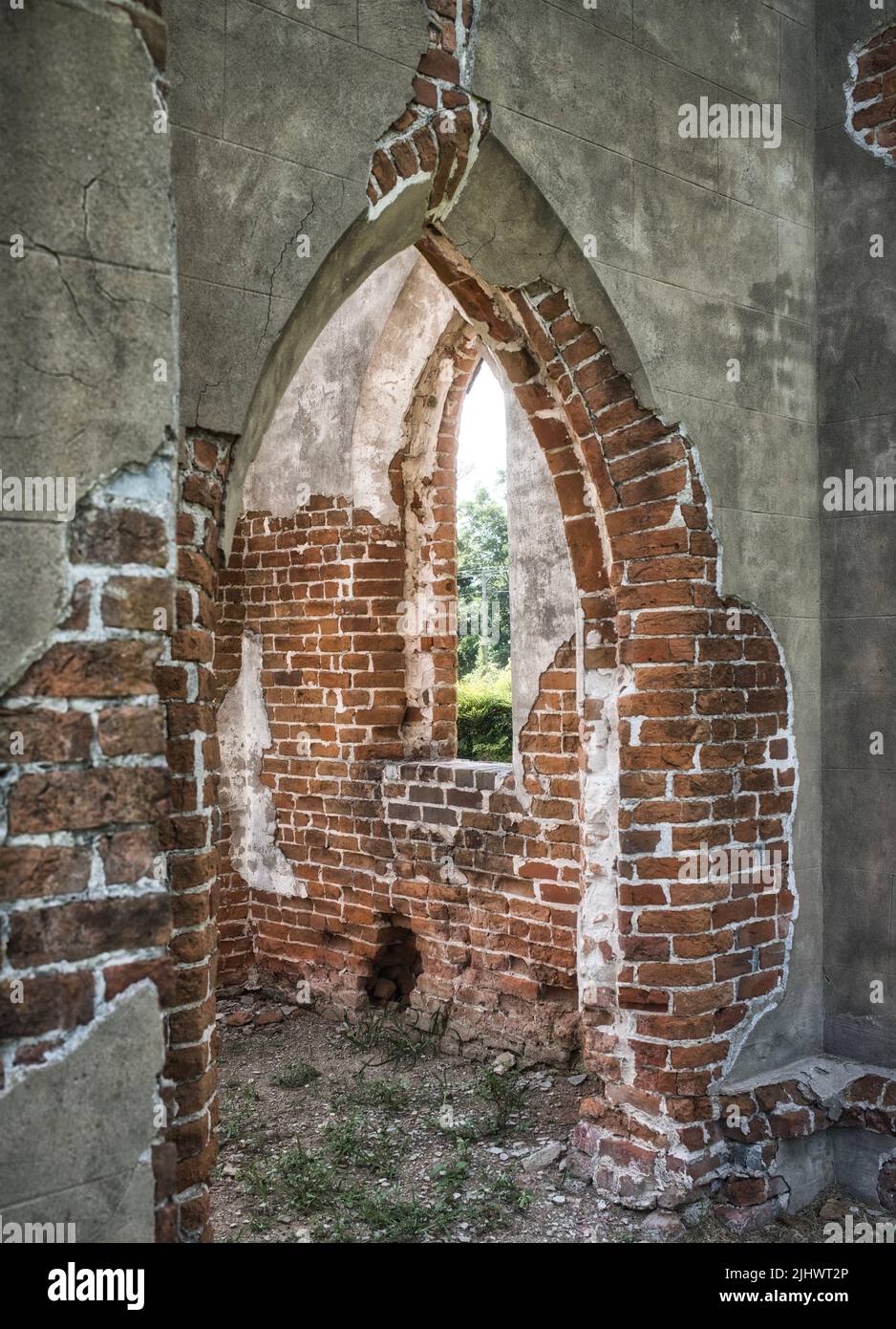 A ruined arch hi-res stock photography and images - Alamy