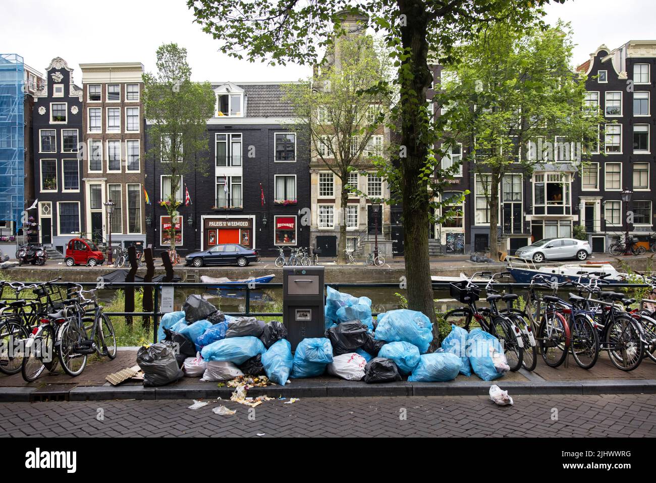2022-07-21 08:01:55 AMSTERDAM - Garbage bags and loose waste on the ...