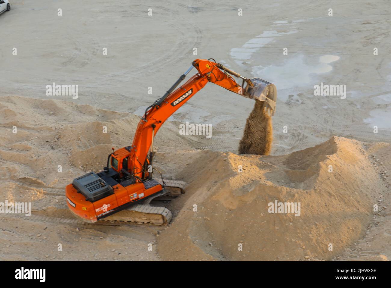 Doosan crawler excavator hi-res stock photography and images - Alamy