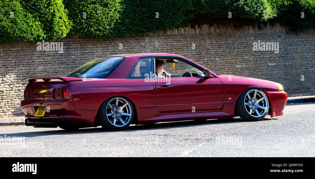 Stanced Skyline R32