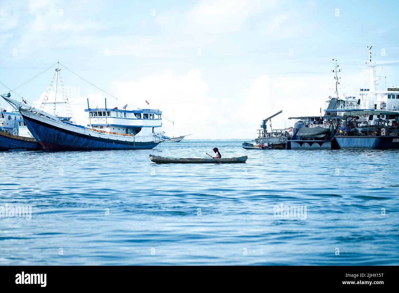 Row boat side view hi-res stock photography and images - Alamy