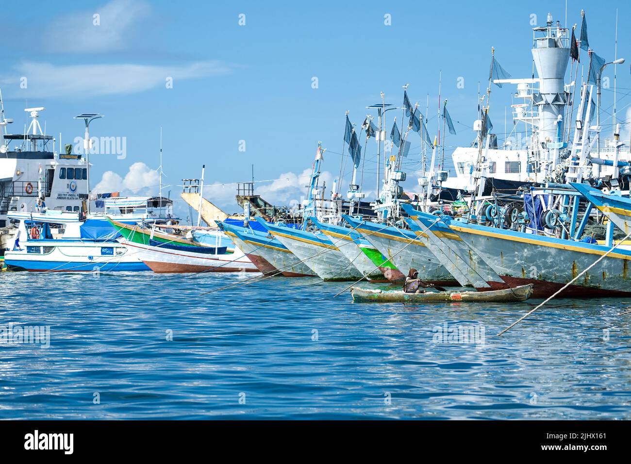 Indonesian phinisi hi-res stock photography and images - Alamy
