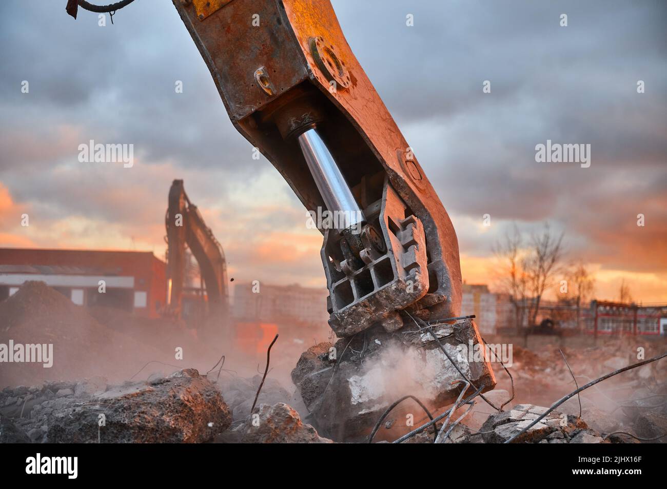 Metal crusher on excavator rigging destroys armored concrete Stock ...