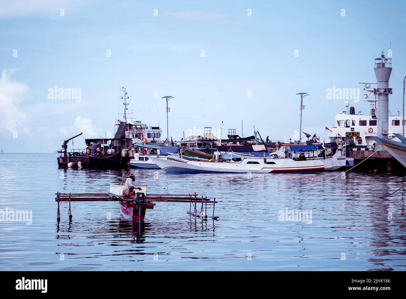 Row boat side view hi-res stock photography and images - Alamy