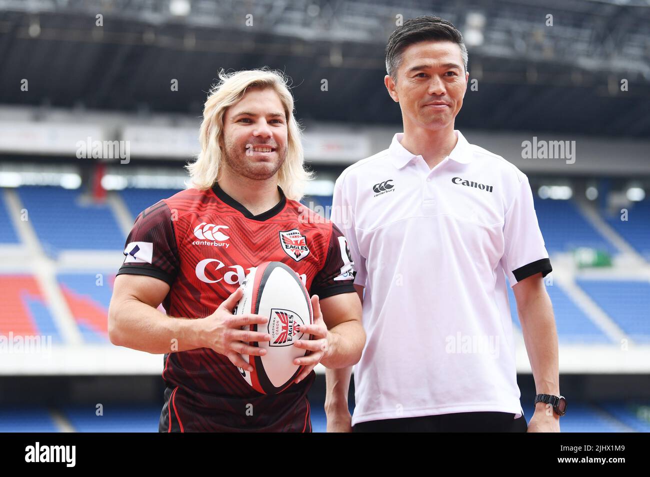 Yokohama, Japan. 21st July, 2022. Faf de Klerk (CANON), Keisuke Sawaki (CANON) Rugby : Faf de ...